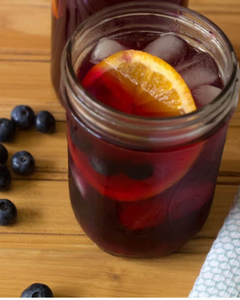 Detox Blueberry Lemon Ginger Iced Tea - Everyday Eileen