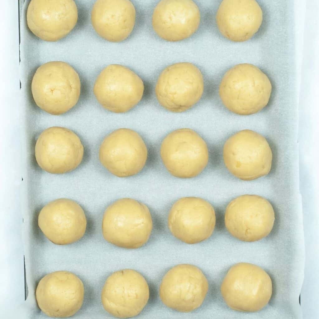 Easy Cake Pop Recipe - Everyday Eileen