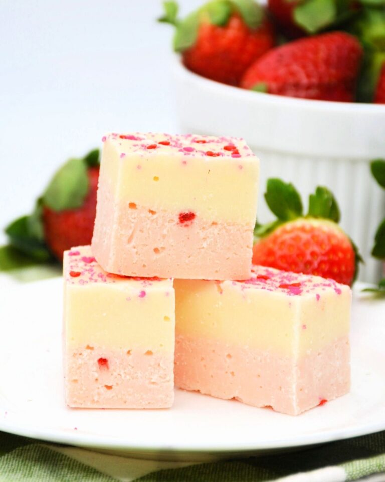 White Chocolate Strawberry Fudge - Everyday Eileen