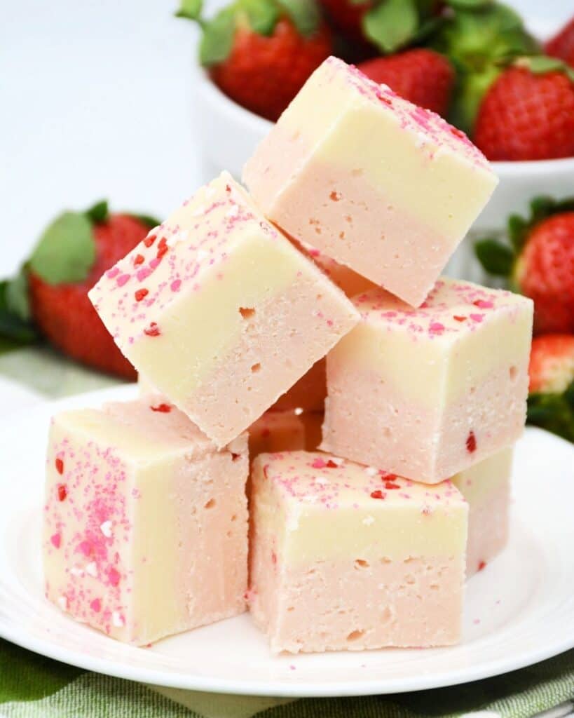 White Chocolate Strawberry Fudge - Everyday Eileen