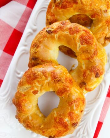 Bacon Cheddar Bagel Recipe - Everyday Eileen