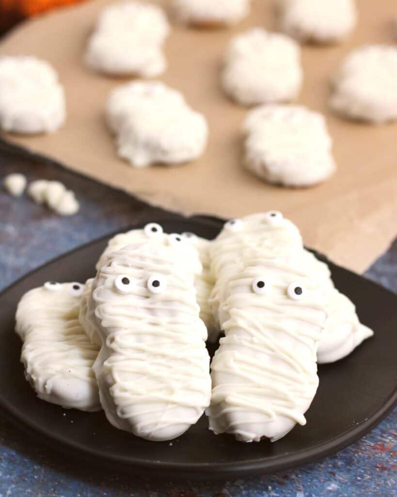 Halloween Mummy Cookies - Everyday Eileen