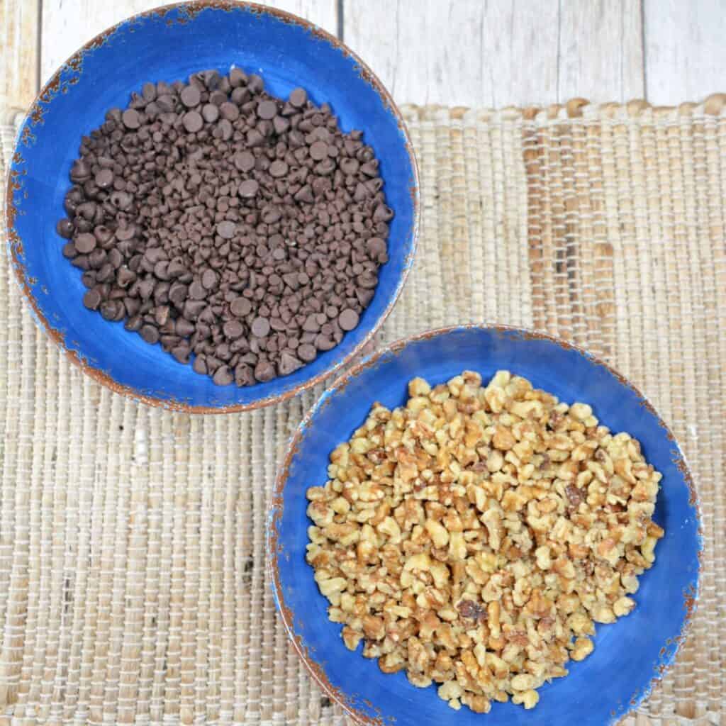 Copycat Levian Chocolate Chip Cookies - Everyday Eileen