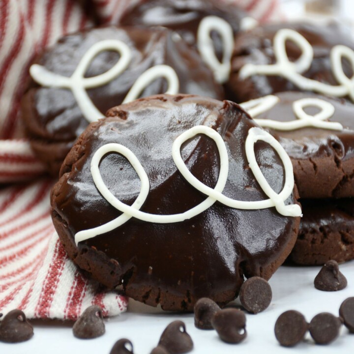 Copycat Crumbl Chocolate Mallow Cookies - Everyday Eileen